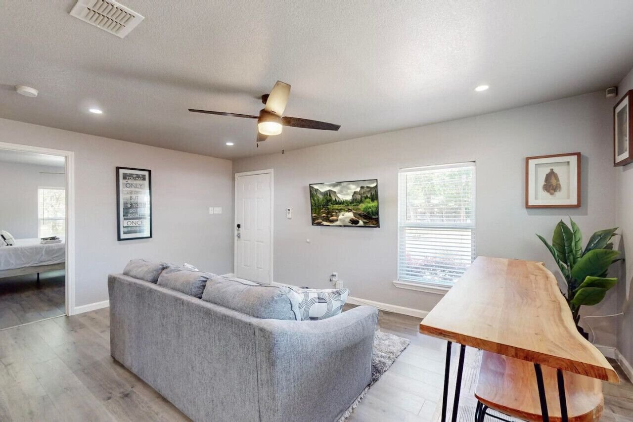 Entertainment Central | Updated Cottage At&t Stad. - Arlington, TX