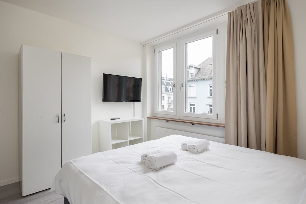 Urban Oasis With Queen Bed And City View (Be-43) - 취리히