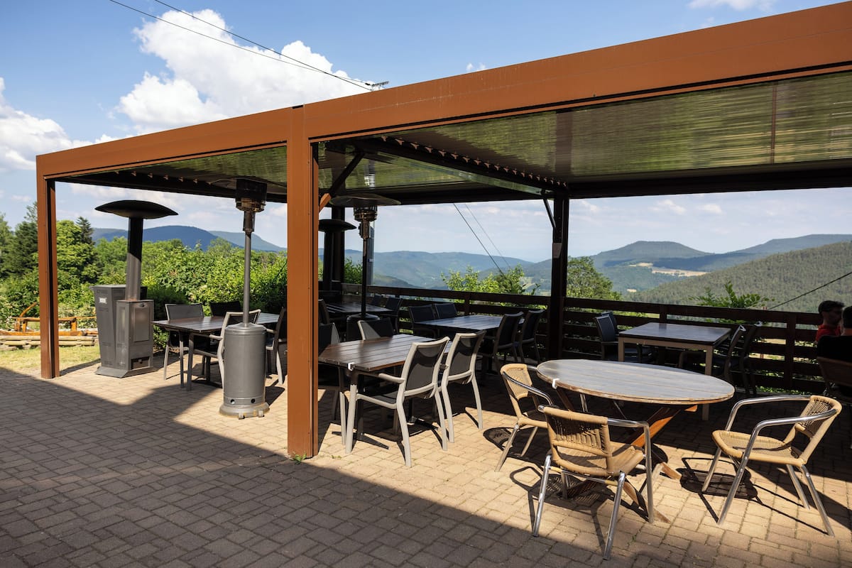 Quarto casal básico | Terraço/pátio