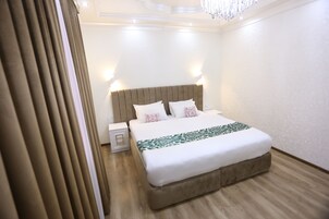 Quarto Duplo Comfort | Com decoração personalizada, com mobília individualizada, secretária 