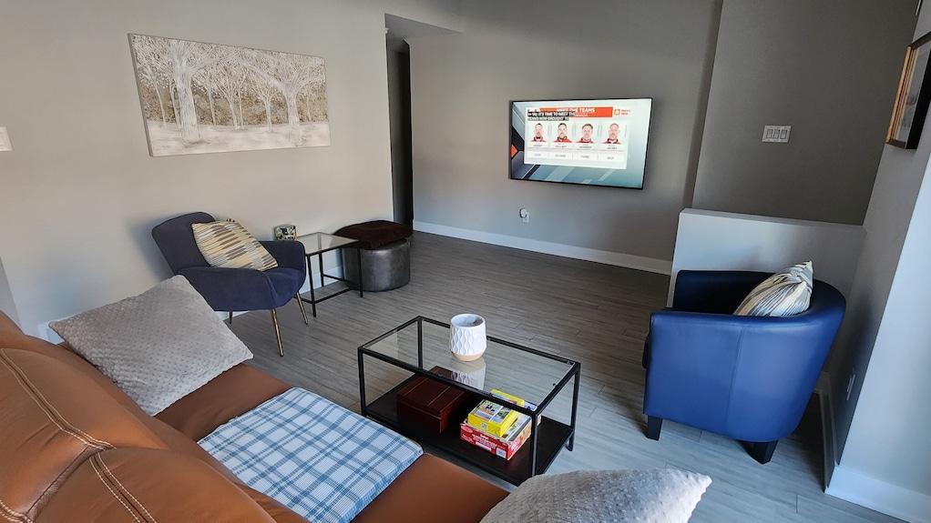 Beautiful Home In The Heart Of Lansdowne With A Spacious Ground Level Patio. - Ottawa