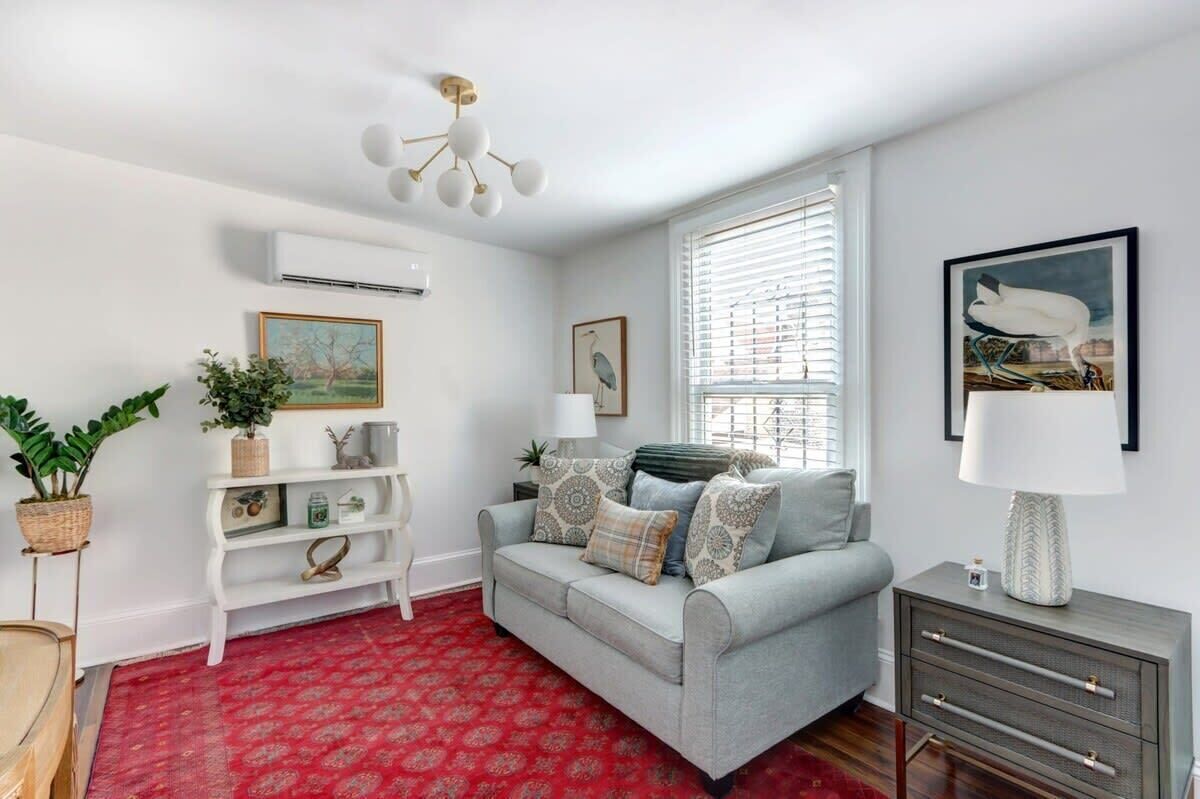Jones St Jewel, Charming | Central | Pet-friendly! - Savannah, GA