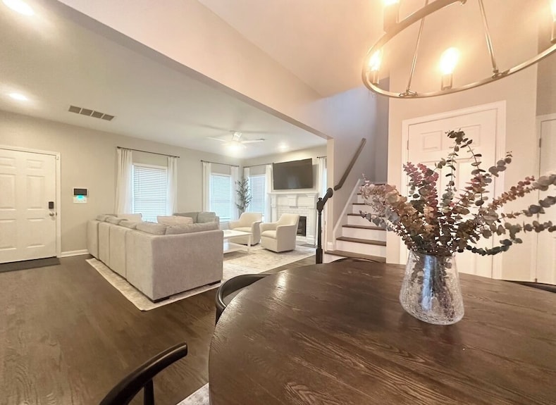 Cozy Home In Central Atlanta W King Bed. Sleeps 8! Free Parking! Free Wi-fi!! - Atlanta