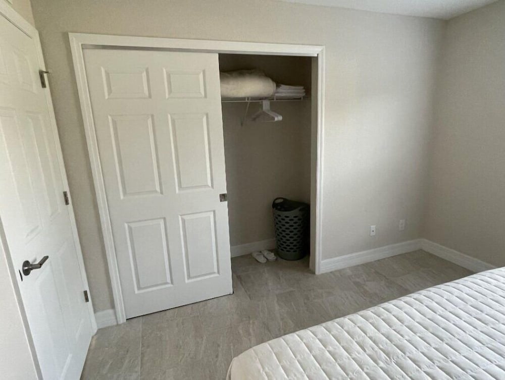 Charming, Modern, Cozy Retreat - North Port, FL