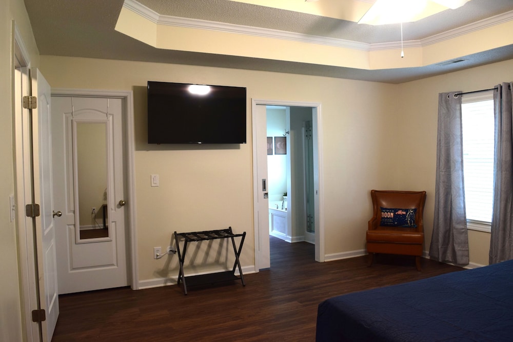 Space Oddity: Close & Accessible! <Convenient To Huntsville And Madison> - Huntsville, AL