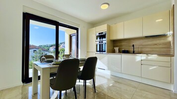 Micro-ondas, fogão, cooktop, lava-louças