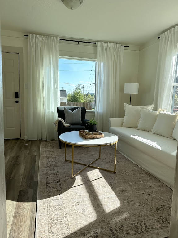 Cozy Newly Remodeled Cottage Minutes From Ferry! Peaceful Retreat! - Silverdale, WA