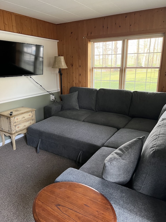 Pymatuning Parkside Cabin Near Jamestown Marina & Dam - Lake Erie, PA