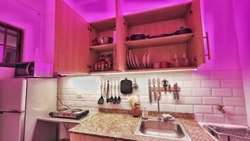 Apartamento | Cozinha privada | Um frigorífico/congelador grande, um micro-ondas