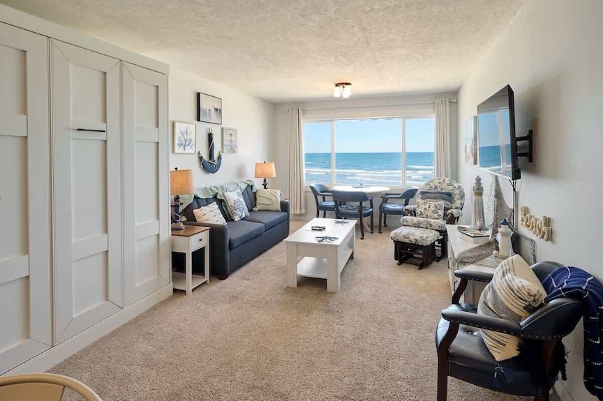 Oceanfront Suite - Top Floor - Pool And Sauna - Sleeps 6! - Neskowin, OR
