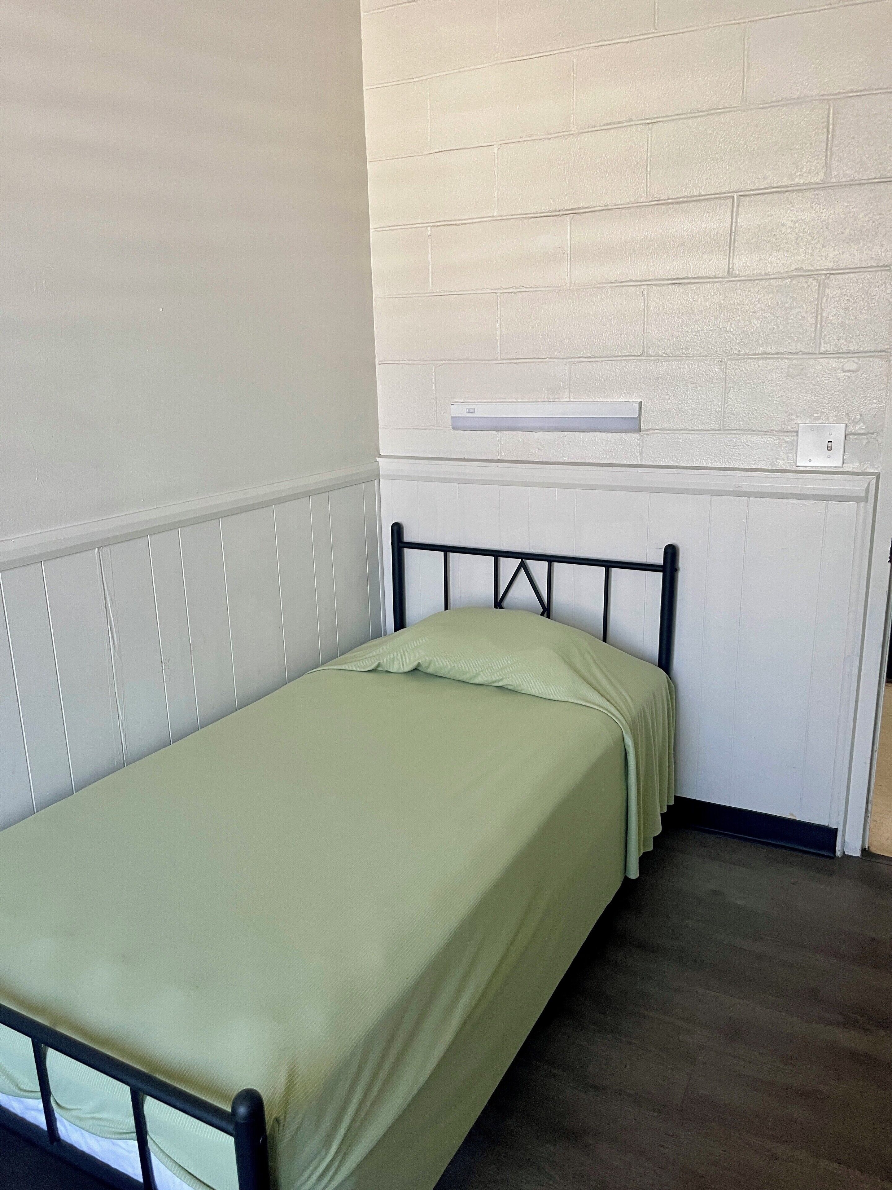 Secretária, Wi-fi grátis, roupa de cama fornecida 