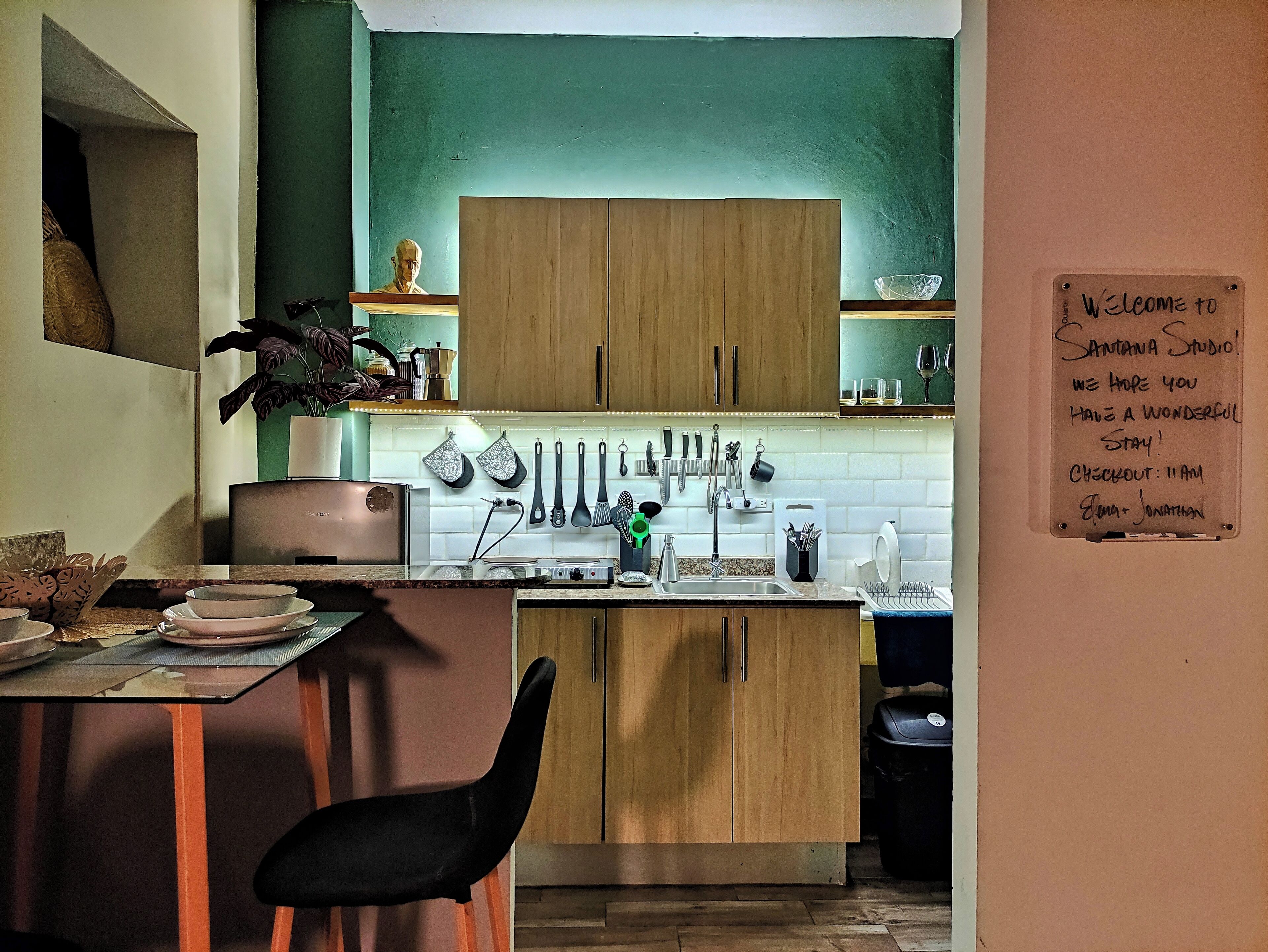 Apartamento | Cozinha privada | Geladeira grande, micro-ondas, máquina de café expresso