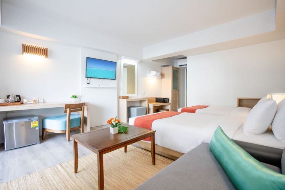 Deluxe Twin with Pool View | Cortinas/cortinados opacos, Wi-fi grátis 