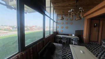 Café da manhã (INR 200 por pessoa)