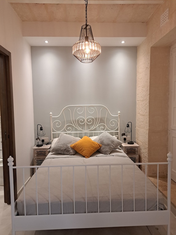 Small House Refurbished But It Still Holds Some Traditional And Modern Look - Valletta