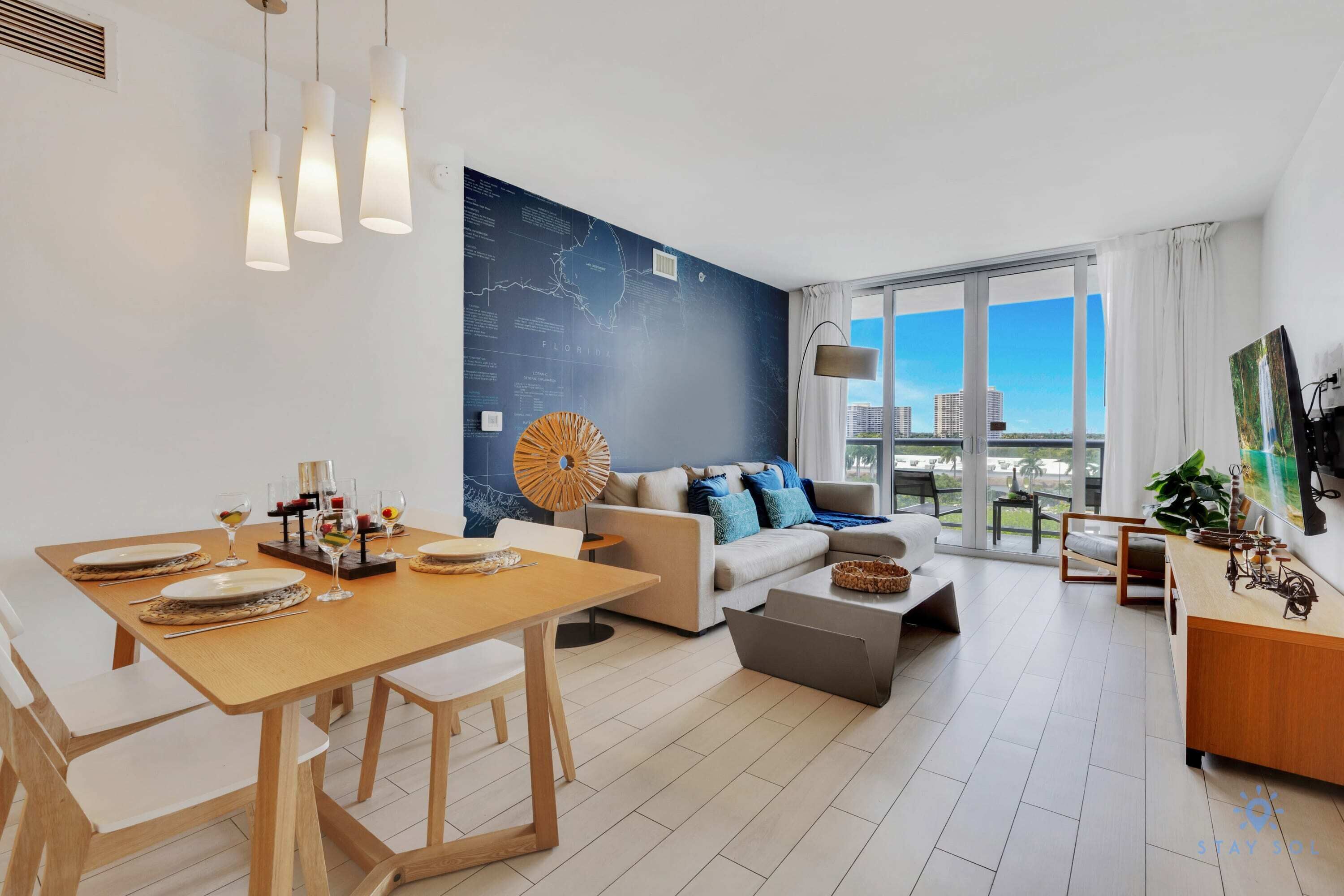 Resort Apt, Infinity Pool, Balcony Views - Aventura, FL