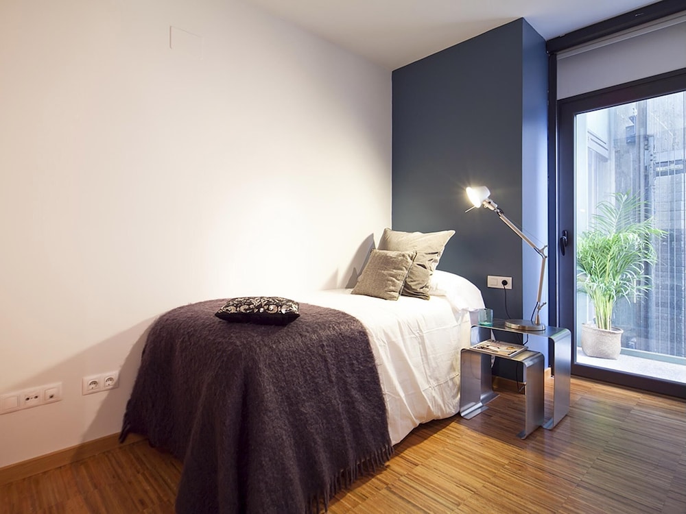 Private Terrace Penthouse That Accommodates 6 Guests Near The Center - Barcelona