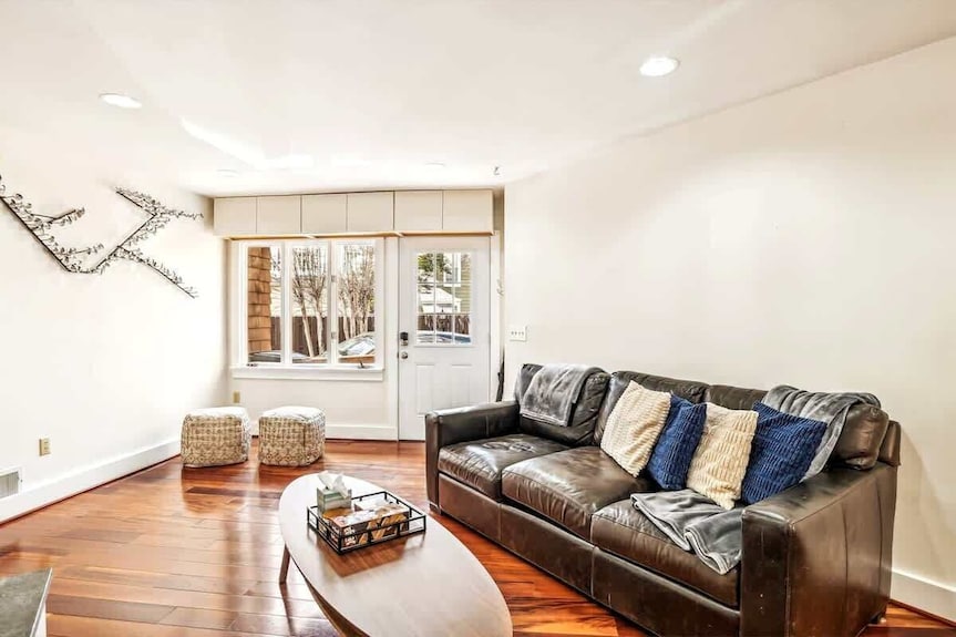 Downtown Pinkney House W/parking - Great Frogs Winery, Annapolis