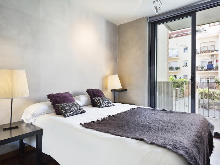 Barcelona: Bright Apartment In Sarrià-san Gervasi - Rubí