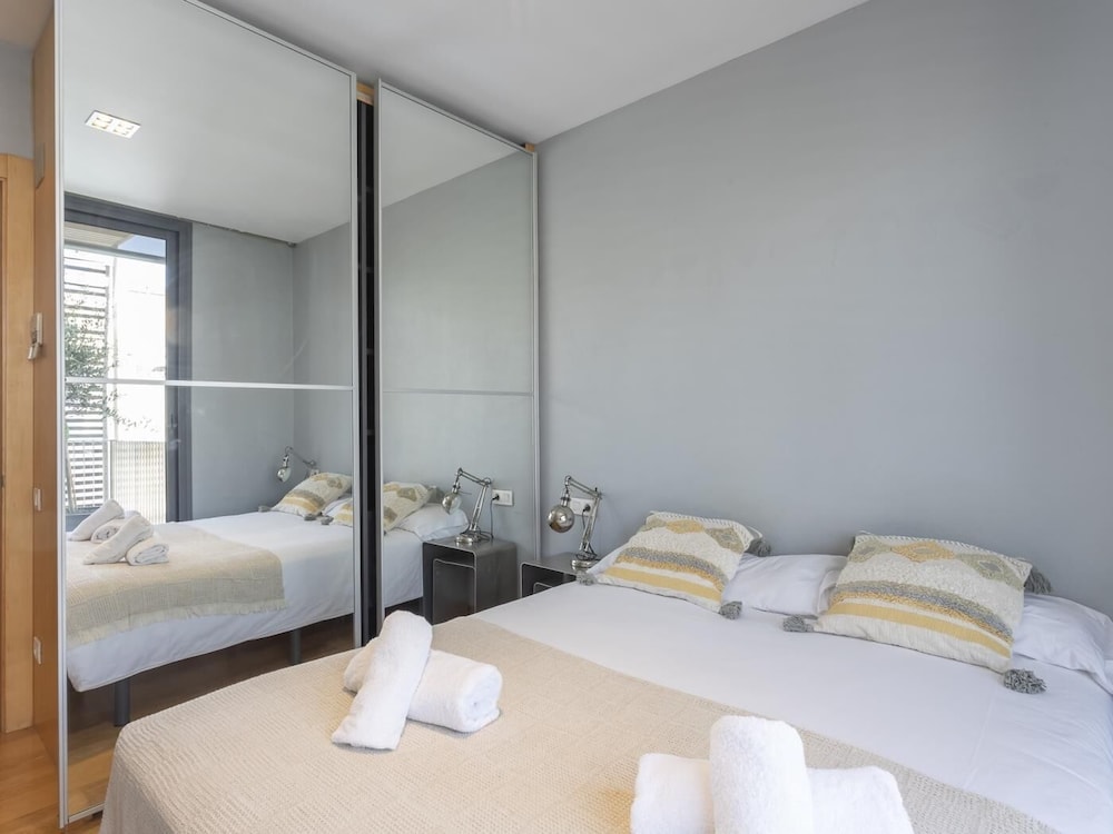 Appartement Avec Piscine Et Terrasse, Pour 6 - Barcelone