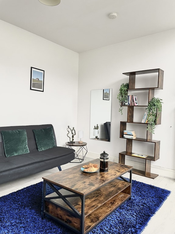 Cosy Ground Floor Prenton Flat Close To Liverpool And Tranmere Football Club - Guernsey