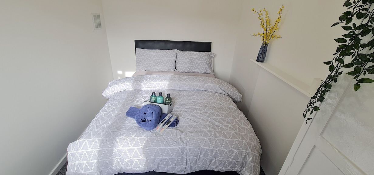 Room 4 - Double Bed - 2nd Floor - Wifi And Is A 2 Min Walk From Iver Station - Aéroport de Londres Heathrow (LHR)