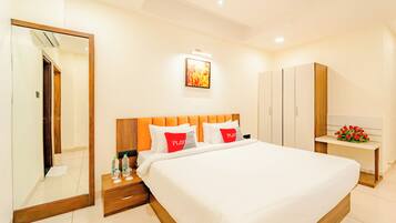 Quarto casal luxo | 1 quarto, escrivaninha, espaço de trabalho para notebook