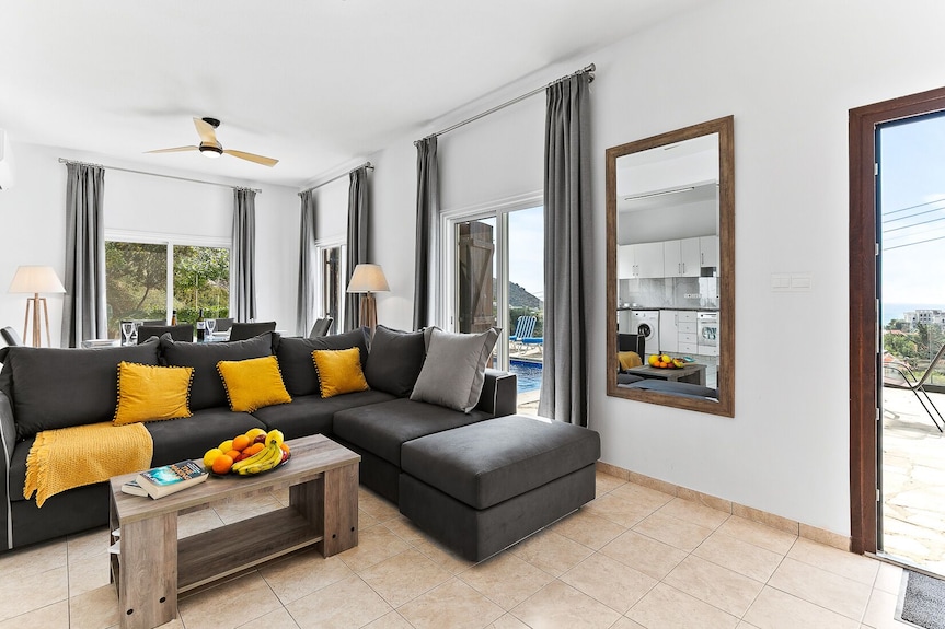 3 Bed Villa With Pool & Walk To Beach Of Pissouri Bay - 키프로스