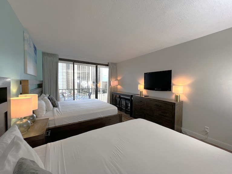 Ideal Location: Walk To Waikiki And Ala Moana From Your Stylish Stay! - Honolulu
