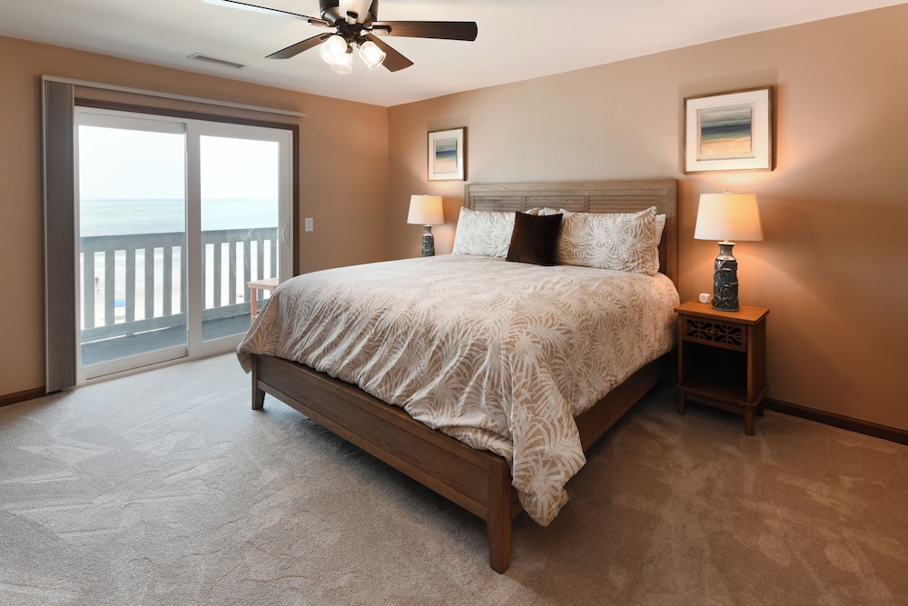 Oceanfront 4 BR Condo with a Shared Pool! Surfside Landing 301 ...