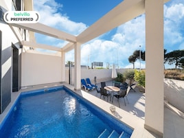 Villa | Piscina | Piscina interior, piscina exterior