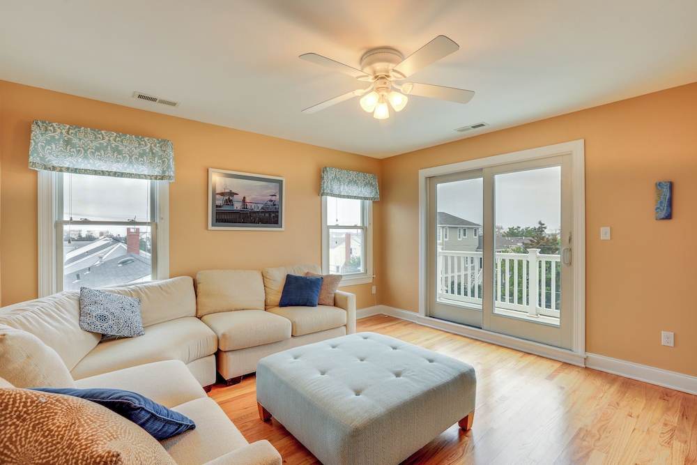 Long Beach Island Townhome W/ Rooftop Deck & Grill - Beach Haven, NJ