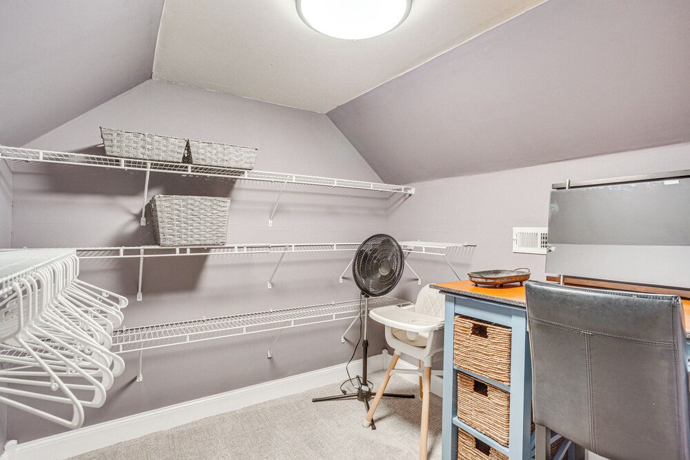 Waleska Loft: Stocked Kitchen + Breakfast Included - Canton, GA