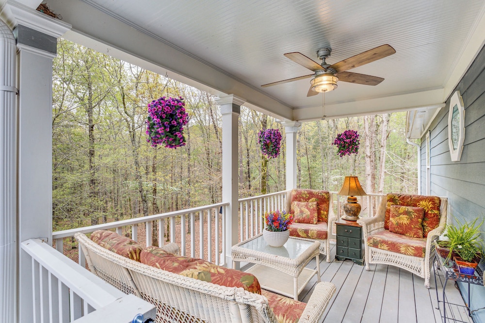 Waleska Loft: Stocked Kitchen - Canton, GA