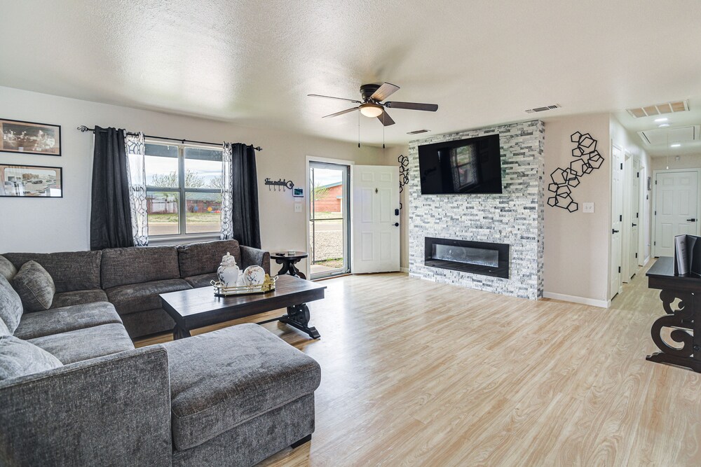 New Mexico Smart Home W/ Private Yard & Grill - New Mexico