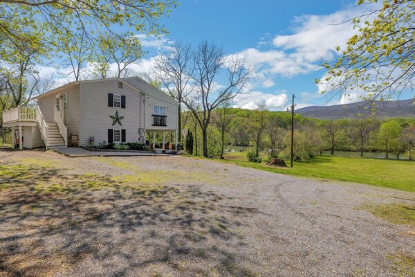 Riverside Serenity: A Picturesque Retreat 2 Bedroom Cottage By Redawning - Virginia