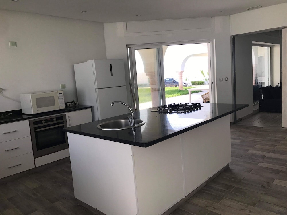 Luxury Villa For Family Groups & Parties
4500m2 Of Land, With No Neighbours. - Kélibia