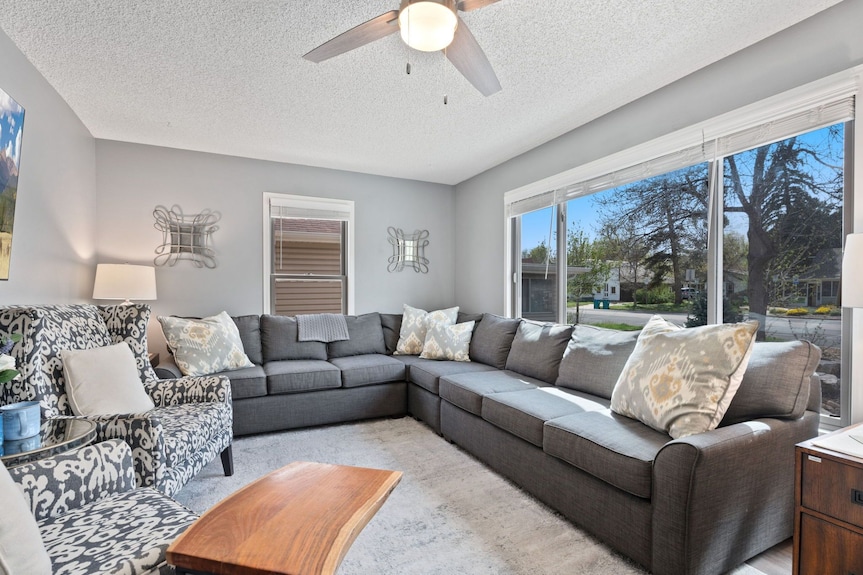 Spirit Of The Rockies - Private Backyard & Hot Tub - 科林斯堡