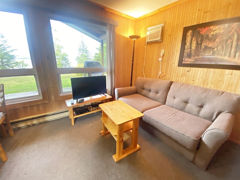 Escape To "Shore Beats Work" Come Fish Betula Lake - Manitoba