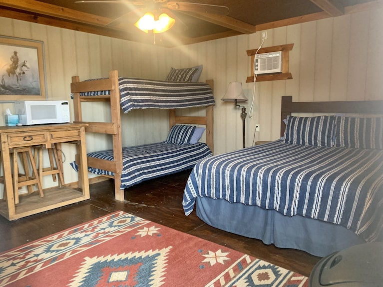Pilon Cabin. Comfortable Quiet Cabin 8 Miles Outside Carrizo Springs - Coahuila