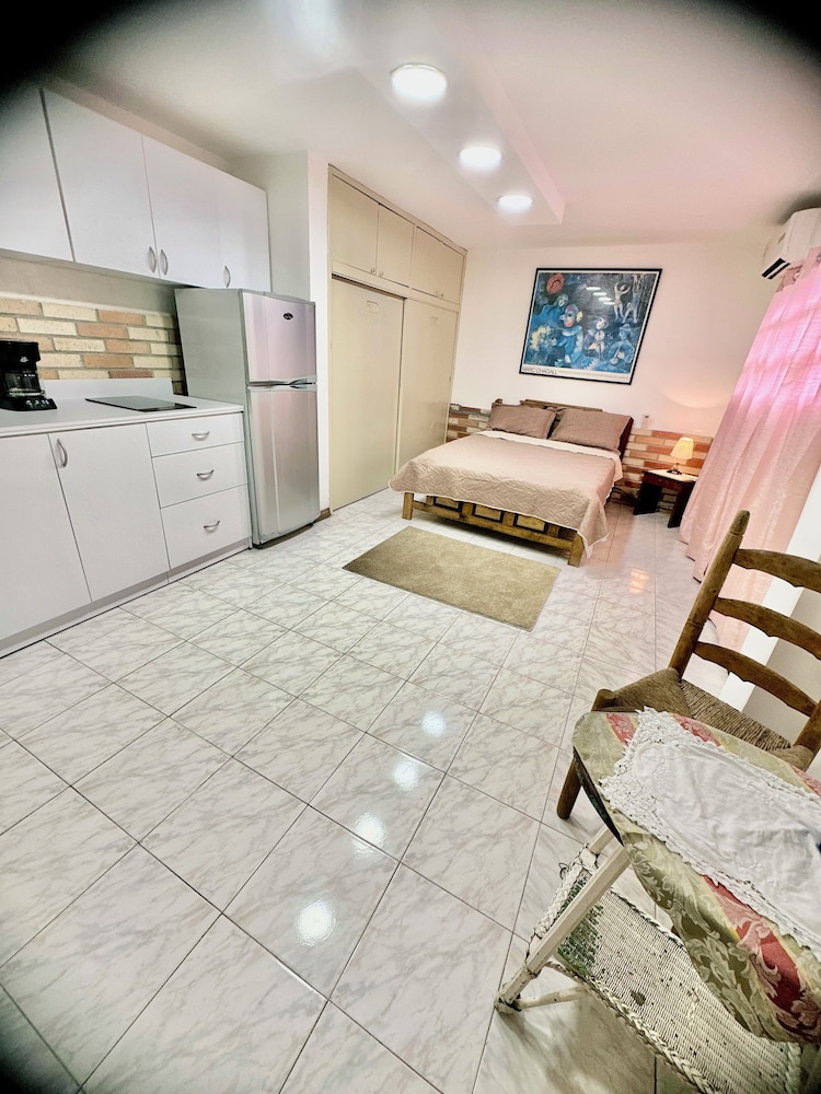 Comfortable & Fully-equipped Studio In Caracas' Most Exclusive Area - Caracas