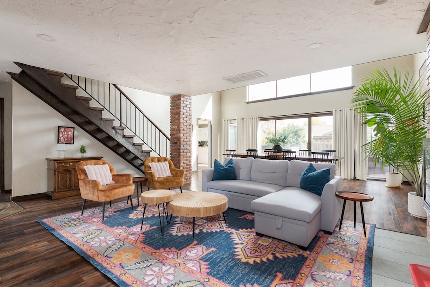 Family Home With Private Hot Tub - Edmond, OK