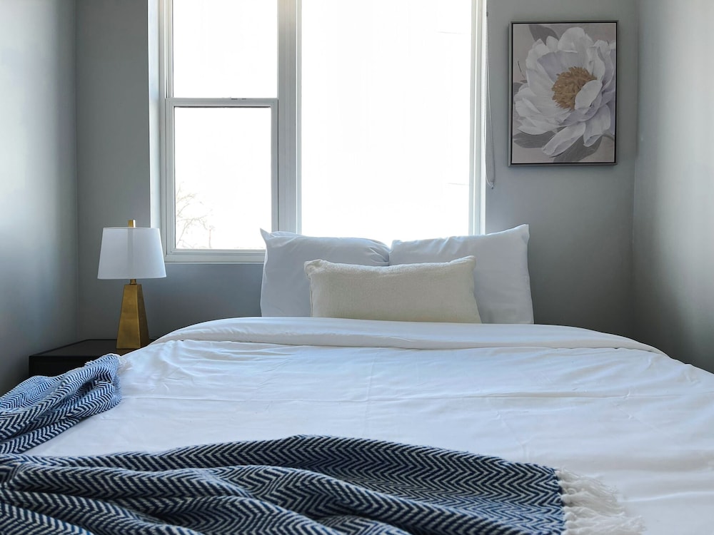 Sleepover: Graceful 1bd/1ba + Gym - Downtown Omaha - Council Bluffs, IA