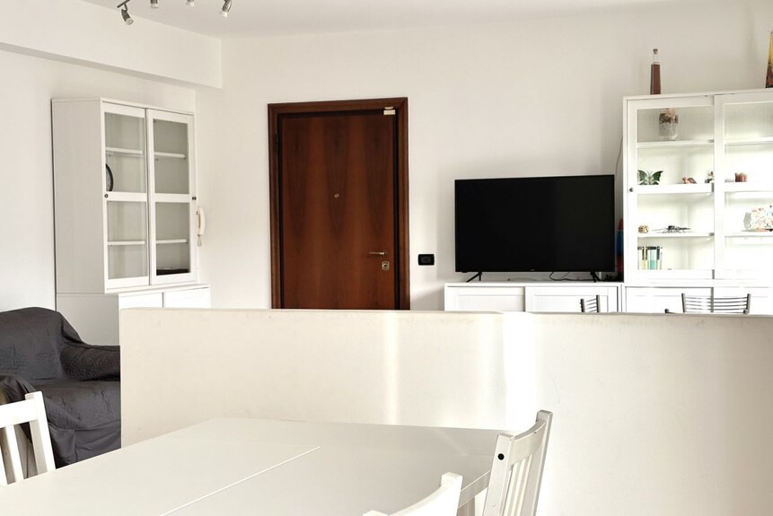 K003 - Castelfidardo, Large Four-room Apartment Convenient To Services - Recanati