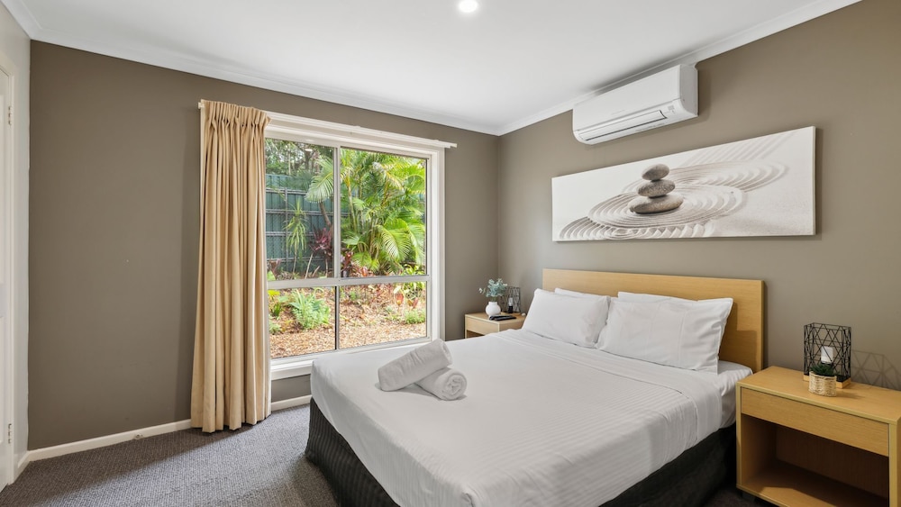 Sapphire Beach Poolside Retreat - Coffs Harbour