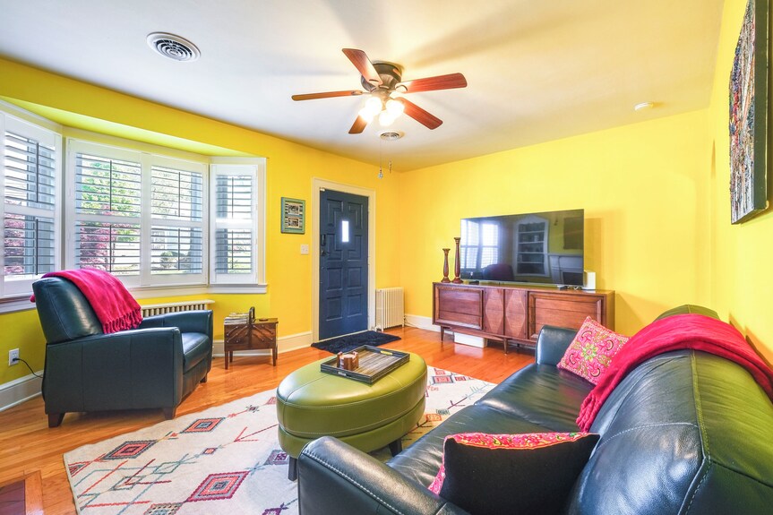 Pet-friendly Roanoke Retreat W/ Theater - Roanoke, VA