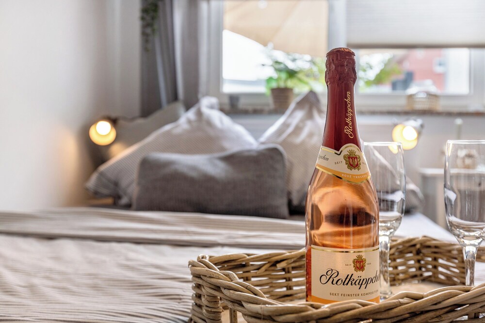 Ferienwohnung 'Am Hohentwiel' Mit Bergblick, Privater Terrasse Und Wlan - Singen (Hohentwiel)