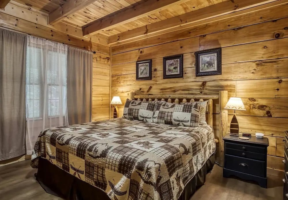 Discover The Perfect Blend Of Comfort And Adventure In Our 2-bedroom, 2-bath Cabin - Douglas Lake, TN