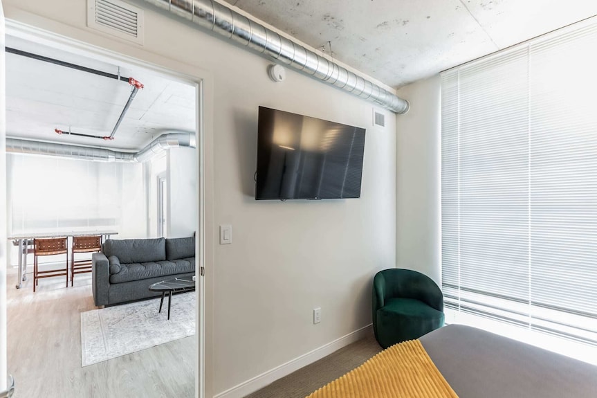 Brand New Apartment With City Views - Progressive Field Cleveland