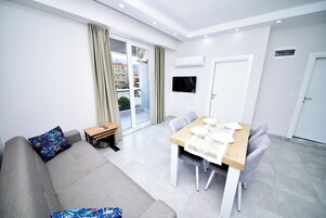 Apartamento básico, para não fumantes, cozinha | Cozinha privada | Geladeira, cooktop, lava-louças, cadeirão de bebê